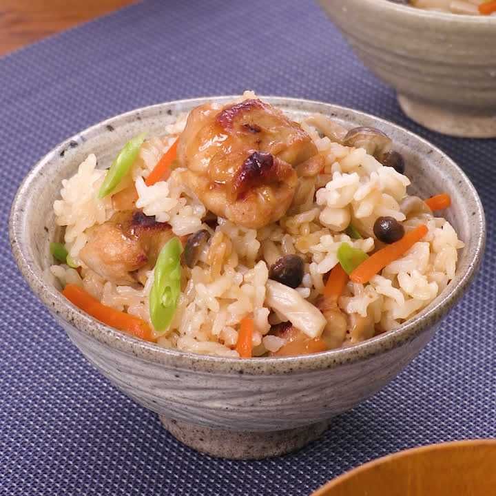 ごはんに旨味を閉じ込めて♪ 照焼きチキンの炊き込みご飯のレシピ動画・作り方 | デリッシュキッチン